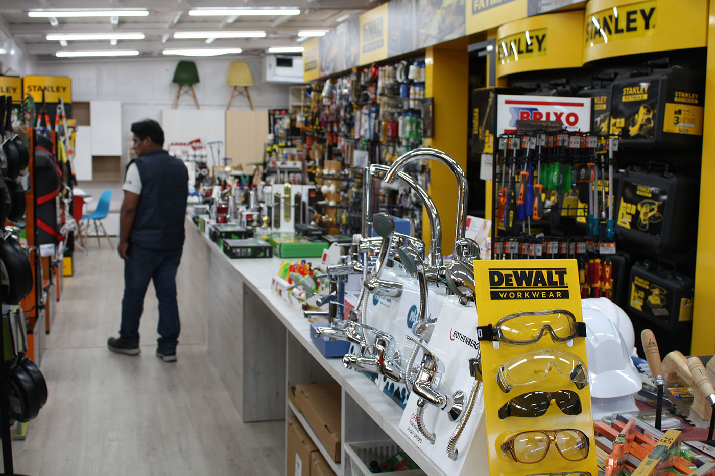 Brico Ángela - Mercat dels Encants - Hardware in Barcelona